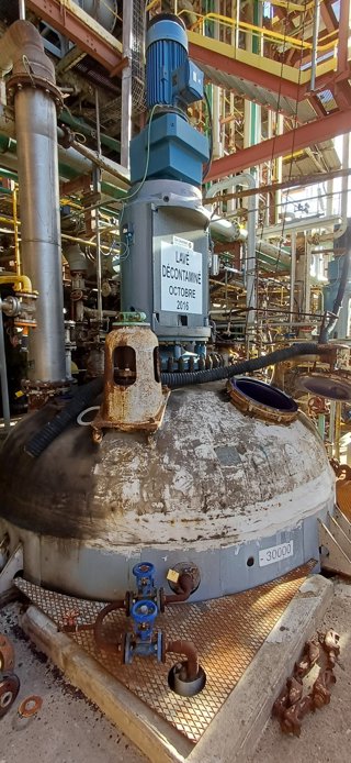 27,500 L (7,250 gallons) Glasslined Batch-Type Agitated Reactor For ...