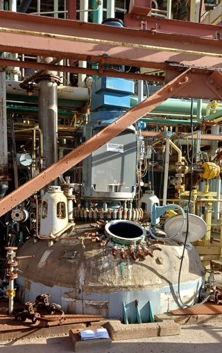 27,350 L (7,250 gallons) Glasslined Batch-Type Agitated Reactor For ...